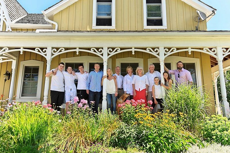 Meaford Photographer: Family Portrait Session at the Family Farm ...